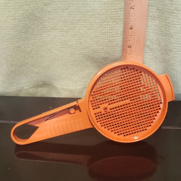 Tupperware | Kitchen | Vintage Tupperware Siftit Hand Held Sifter 689 ...